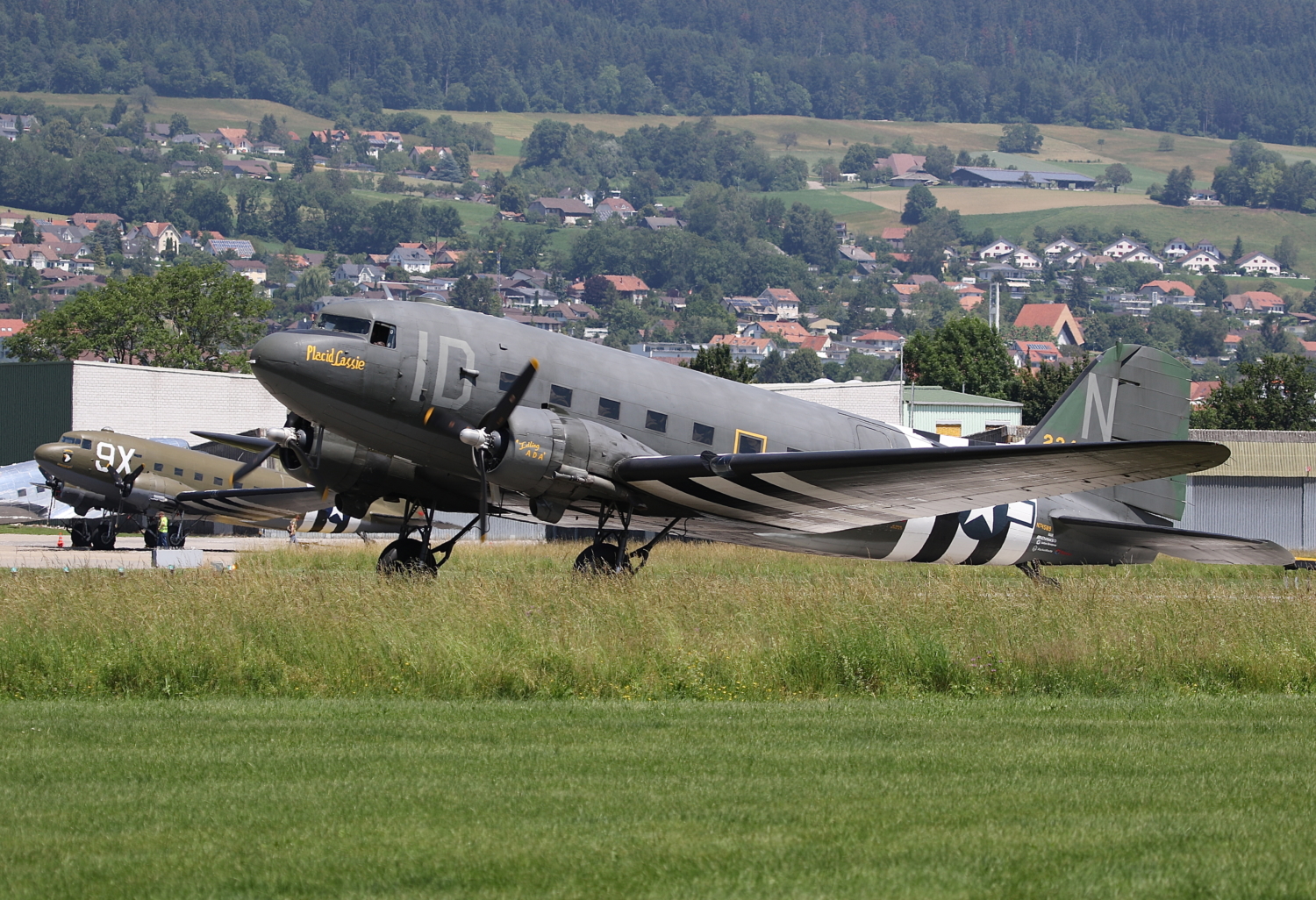 Drei DC-3 gleichzeitig in Grenchen - Sky News