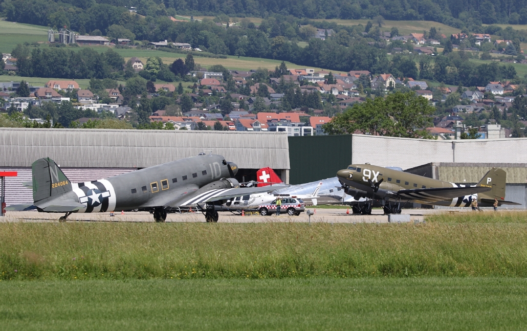 Drei DC-3 gleichzeitig in Grenchen - Sky News