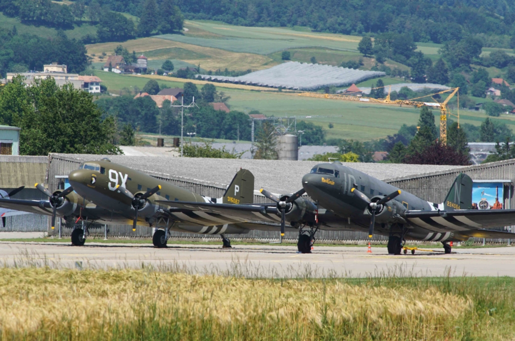Drei DC-3 gleichzeitig in Grenchen - Sky News