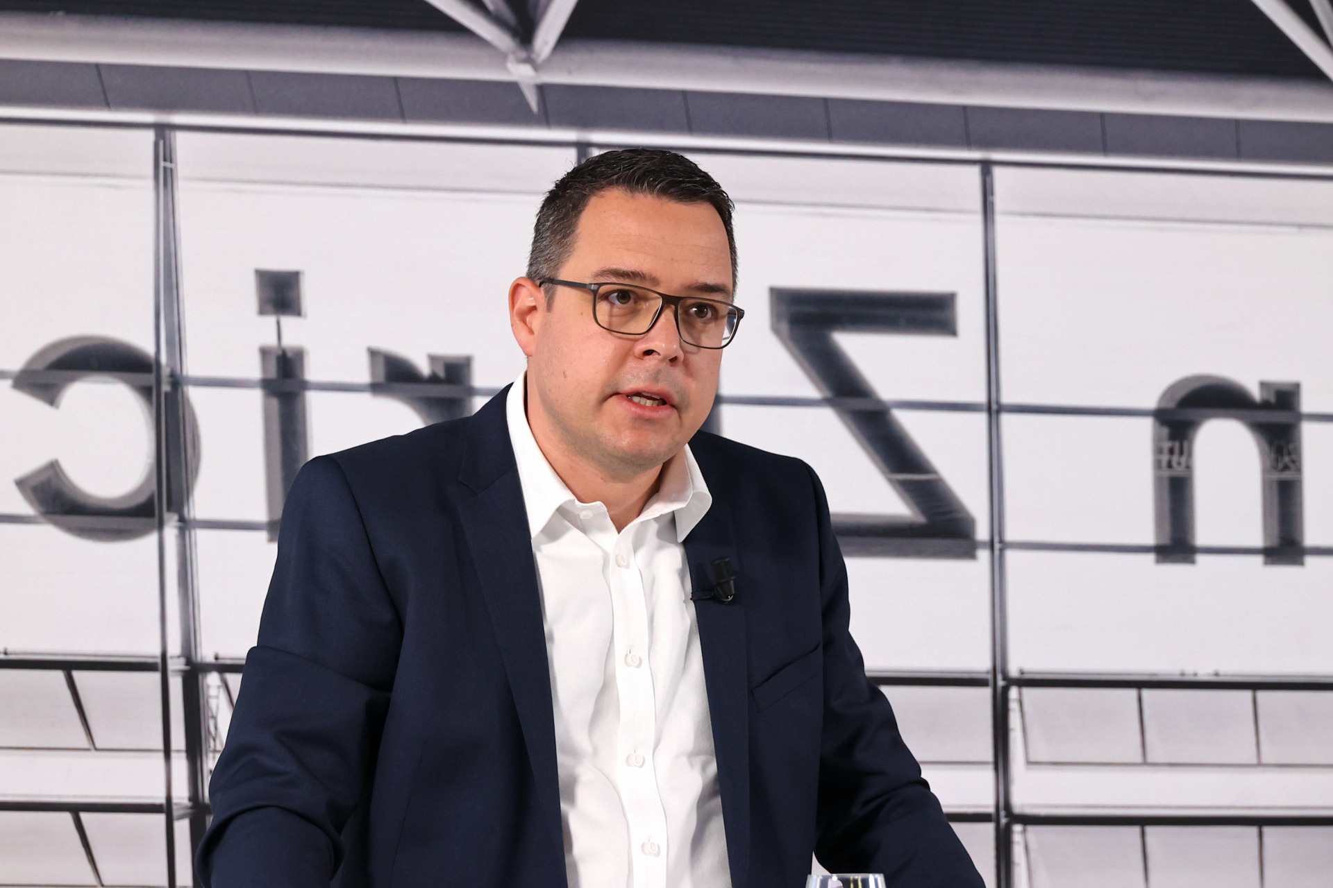 Lukas Brosi wird neuer Zürcher-Flughafen-CEO - Sky News